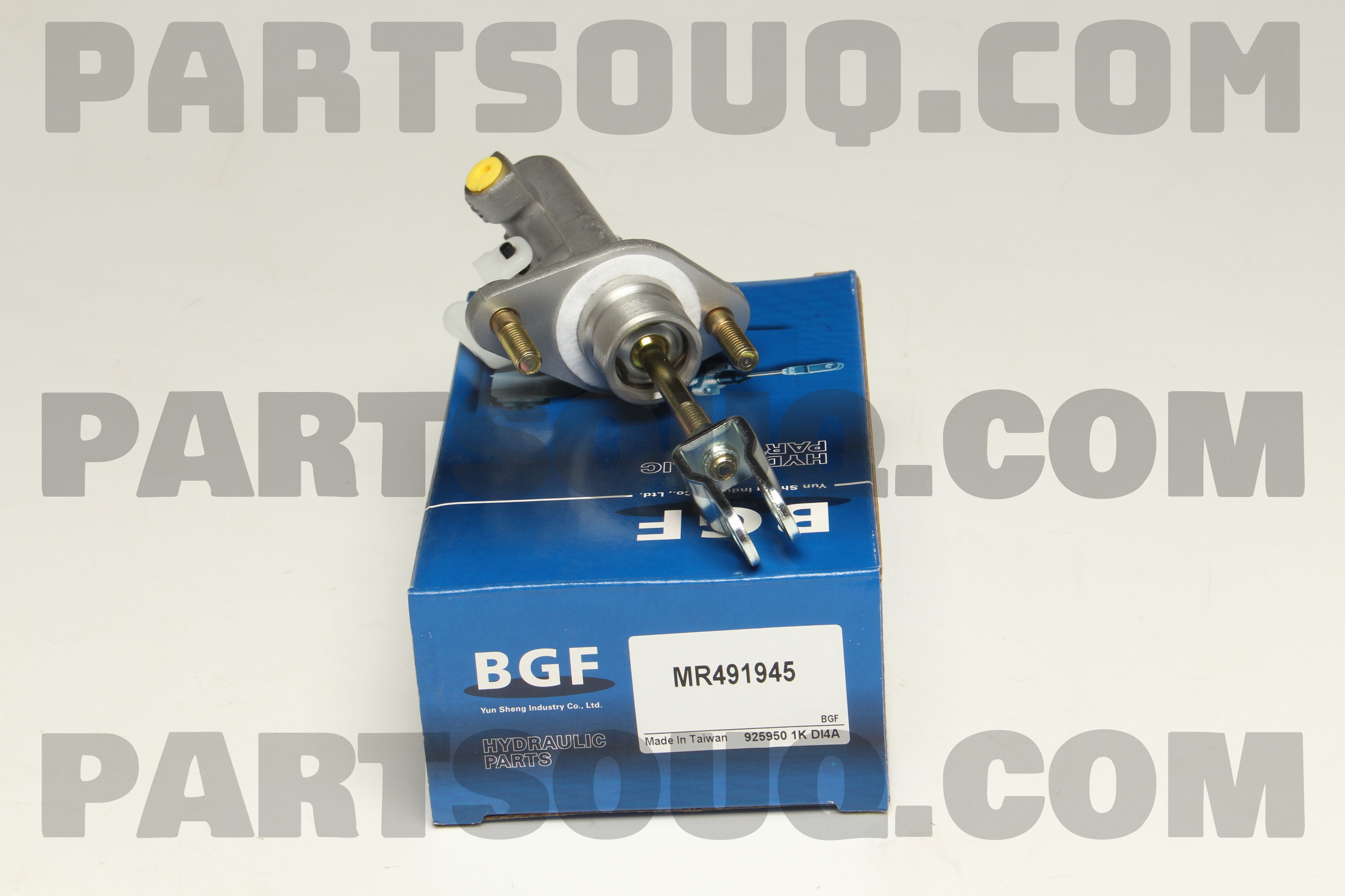 CLUTCH MASTER CYLINDER ASSY MR491945 | BGF Parts | PartSouq