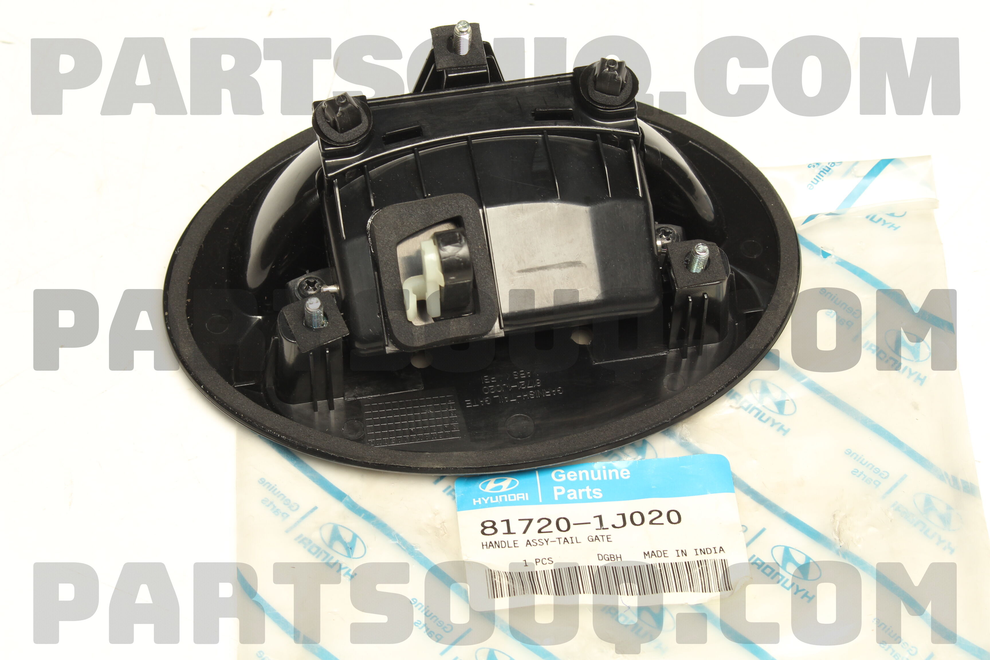 HANDLE ASSY-TAIL GATE 817201J020 | Hyundai / KIA Parts | PartSouq