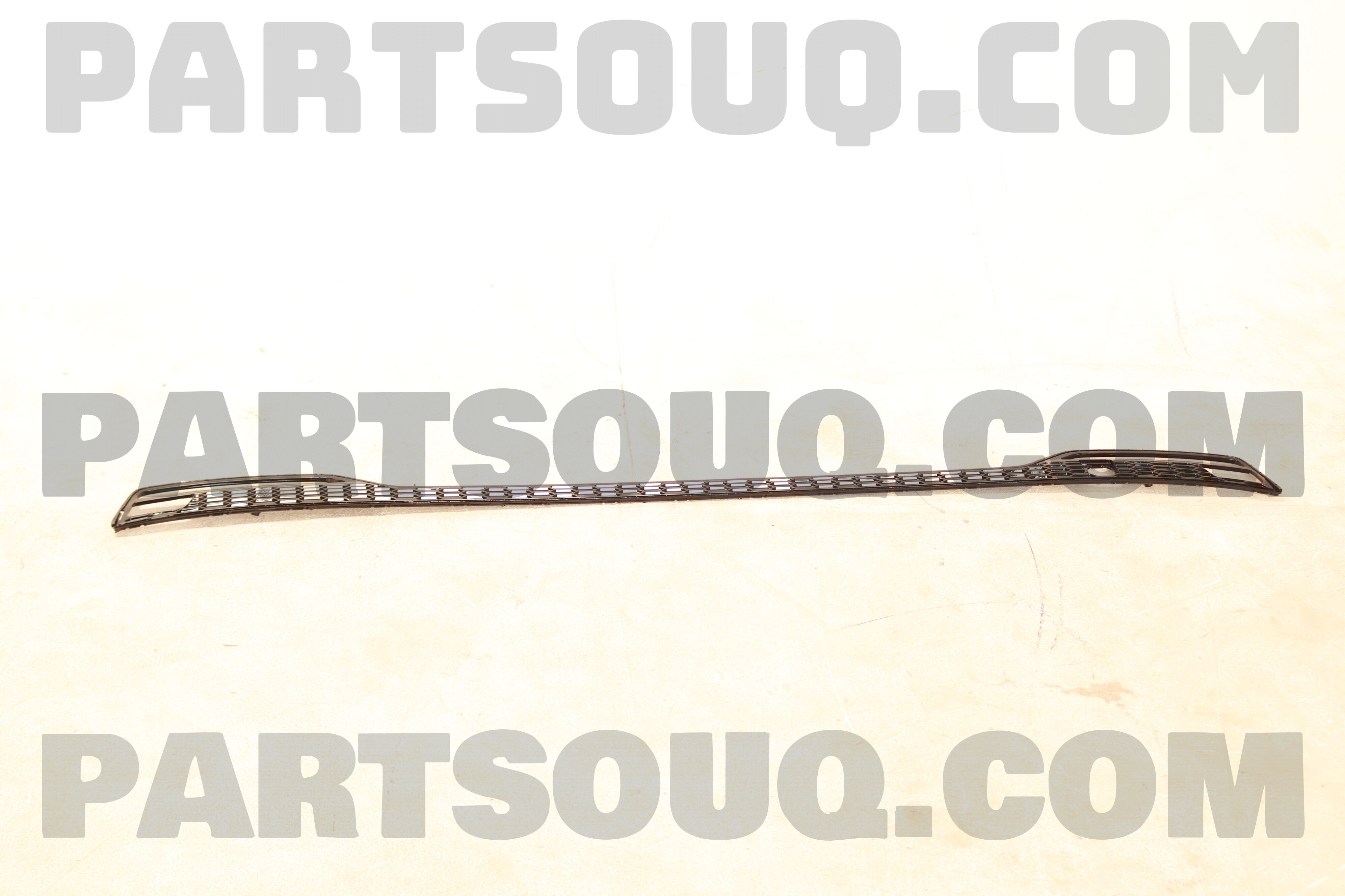 MOULDING ASSY-RR BUMPER,CTR 86696P2010 | Hyundai / KIA Parts | PartSouq