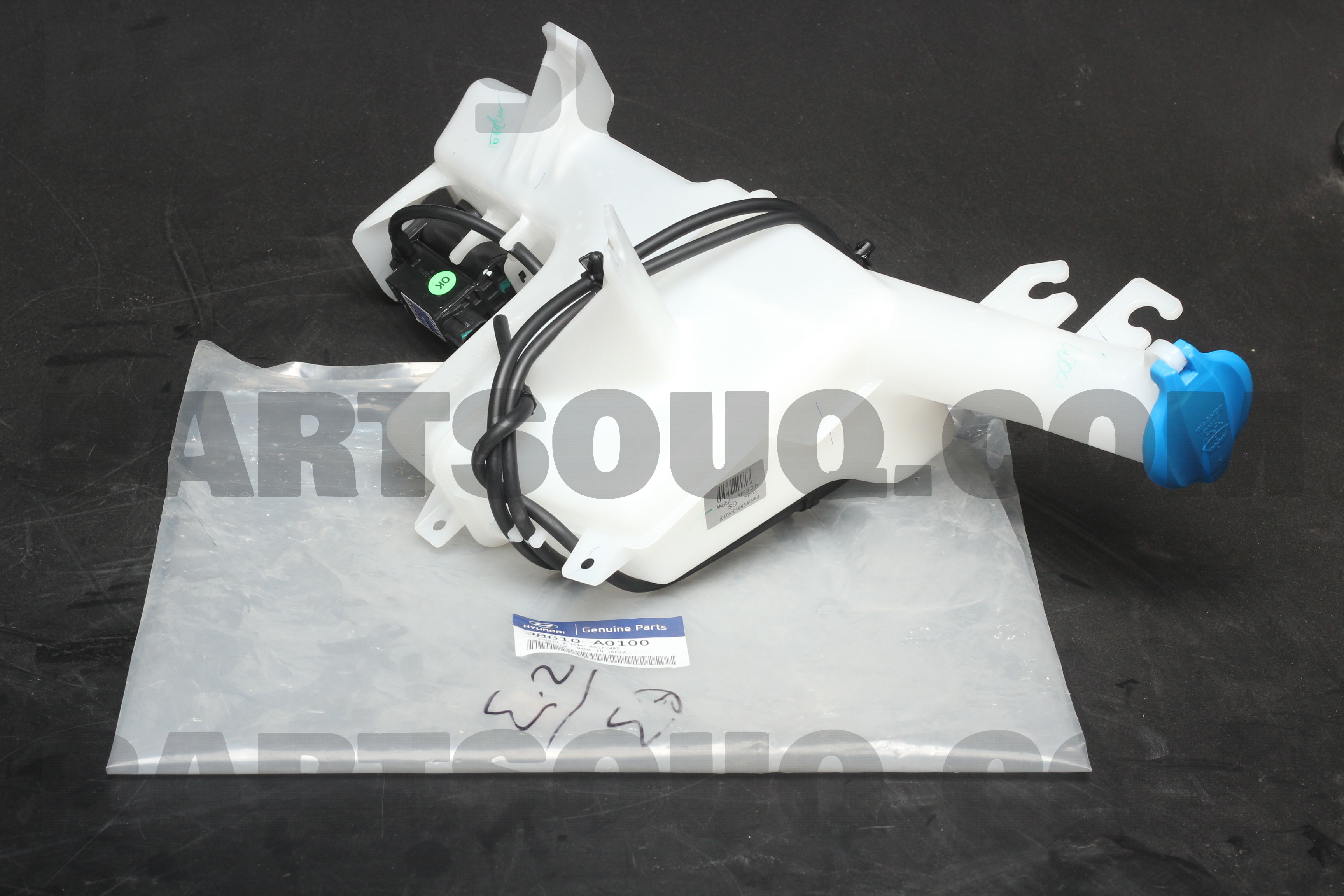 RESERVOIR AND PUMP ASSY-WASHER 98610A0100 | Hyundai / KIA Parts | PartSouq