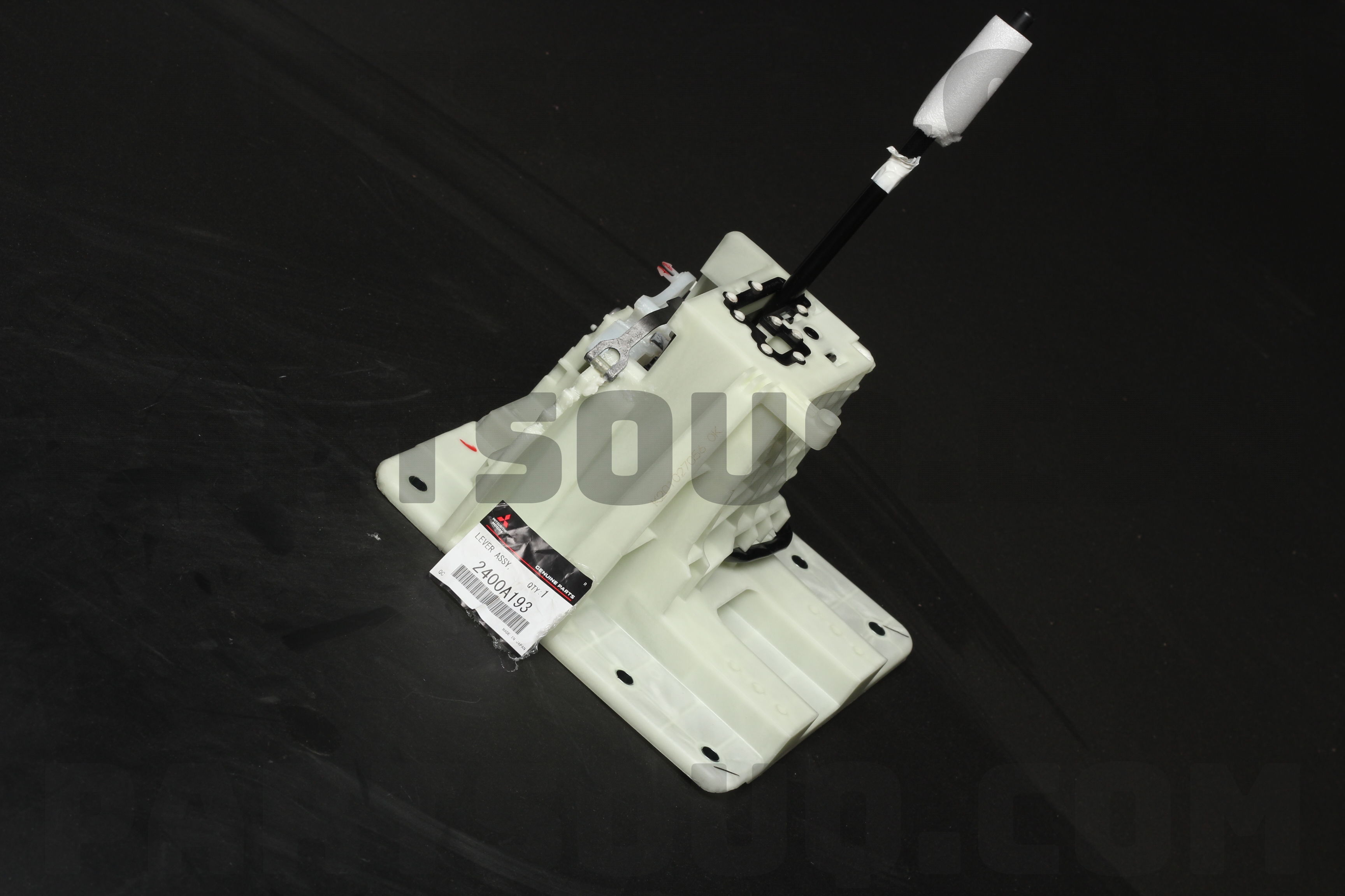 LEVER ASSY,A/T SHIFT 2400A193 | Mitsubishi Parts | PartSouq