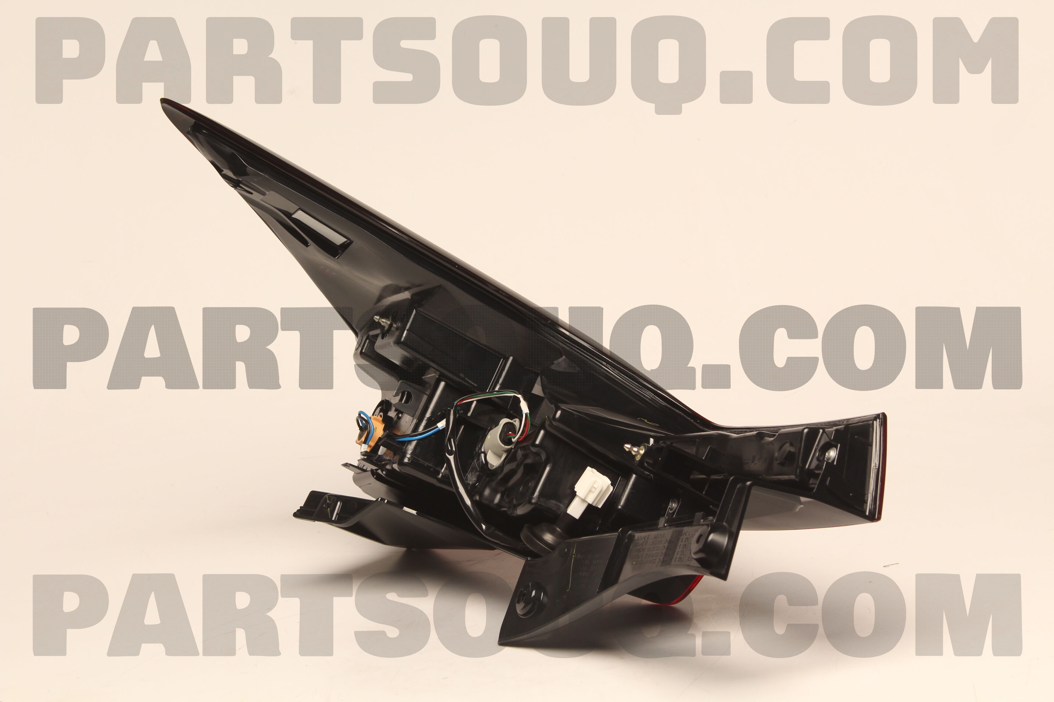 LAMP ASSY,COMB,RR LH 26555W100P | Mitsubishi Parts | PartSouq