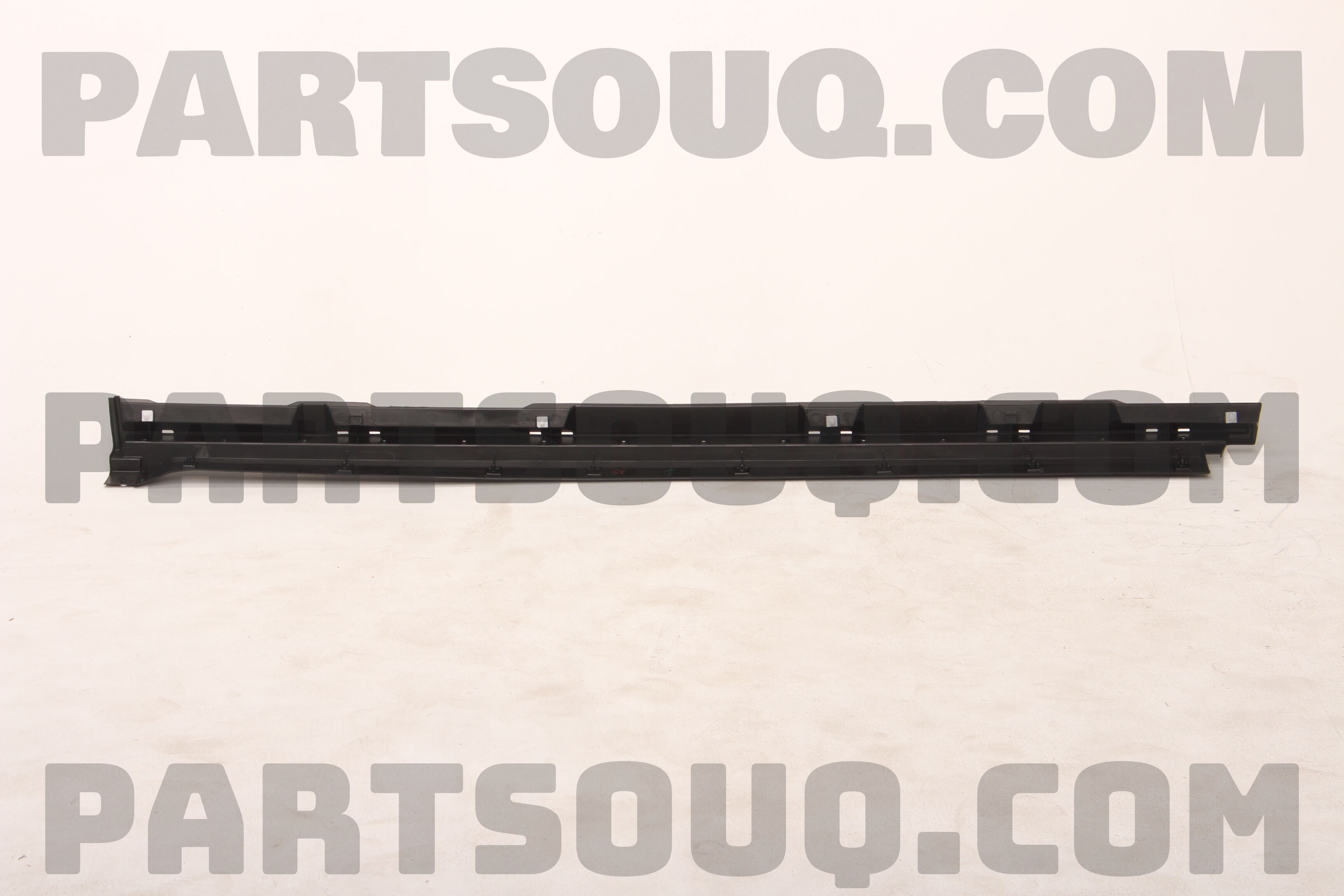 GARNISH,SIDE SILL,RH 7250A164 | Mitsubishi Parts | PartSouq