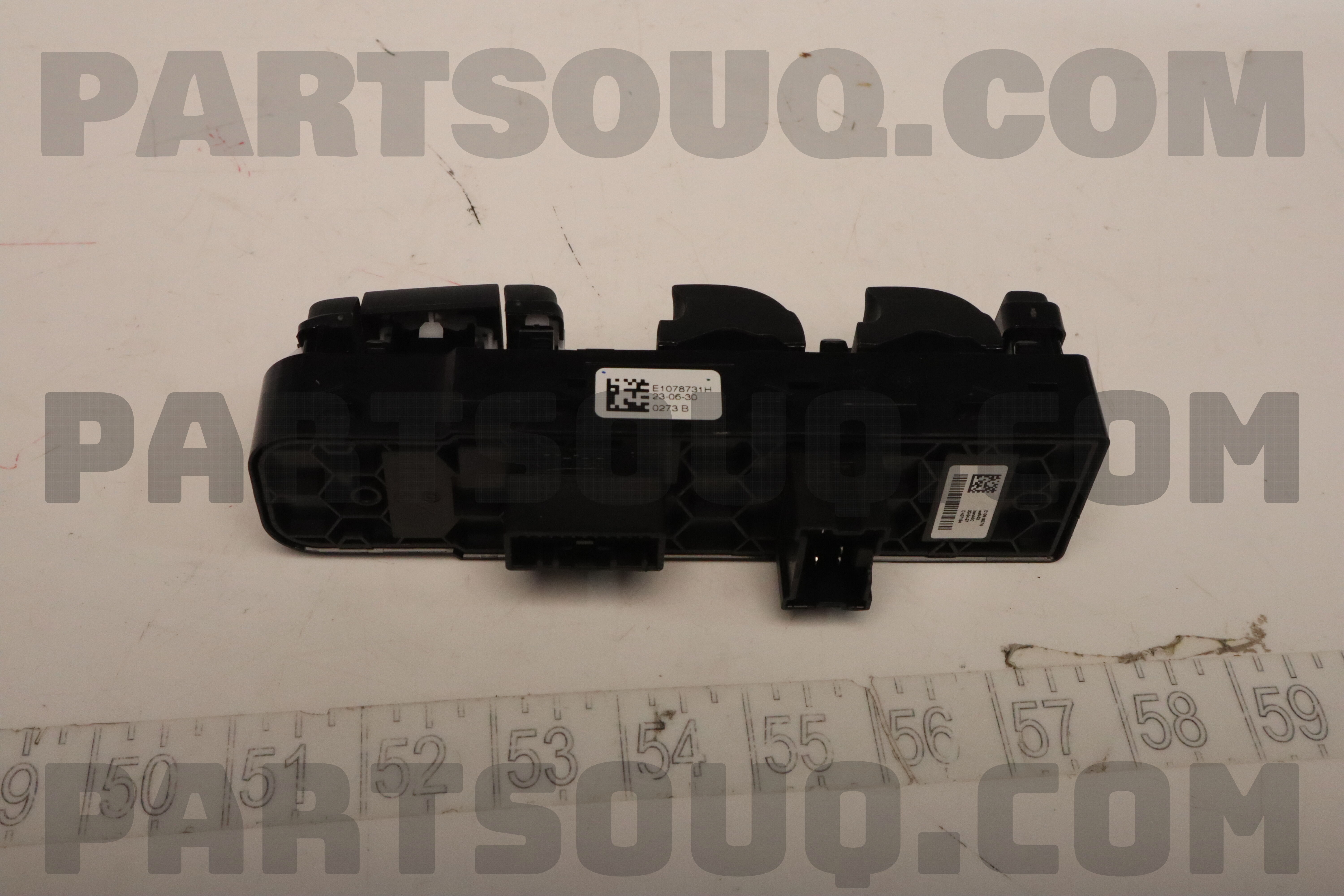 PLATE-ELEC WDW LIFT, DRIVER 254019552R | Renault Parts | PartSouq