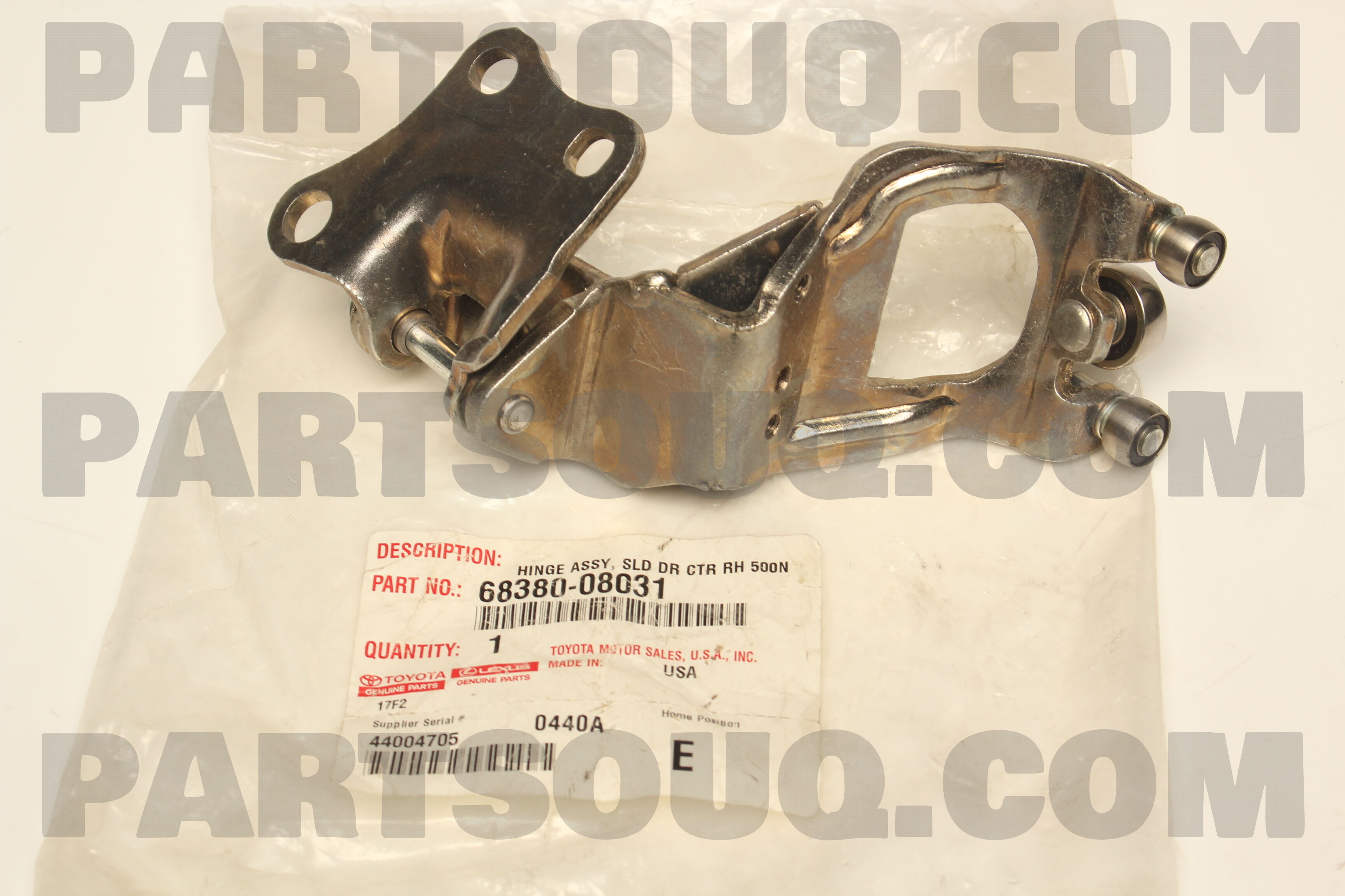 HINGE ASSY, SLIDE DOOR, CENTER RH 6838008031 | Toyota Parts | PartSouq